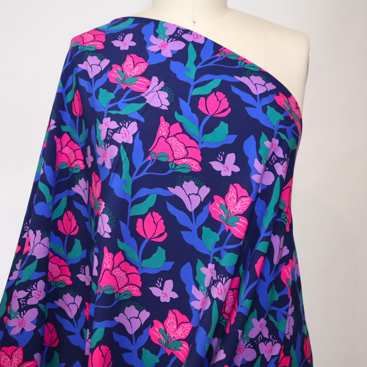 Verhees | Nerida Hansen ~ Lenzing Ecovera Viscose - 'Amira' | Navy – Cloth Edit