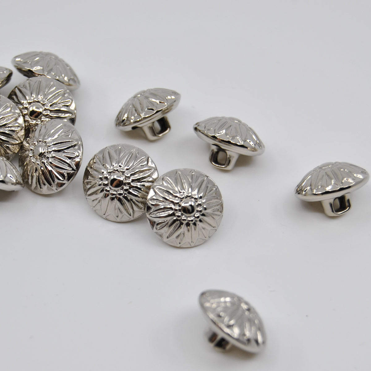 Button - Daisy Silver Shank - 15mm – Cloth Edit
